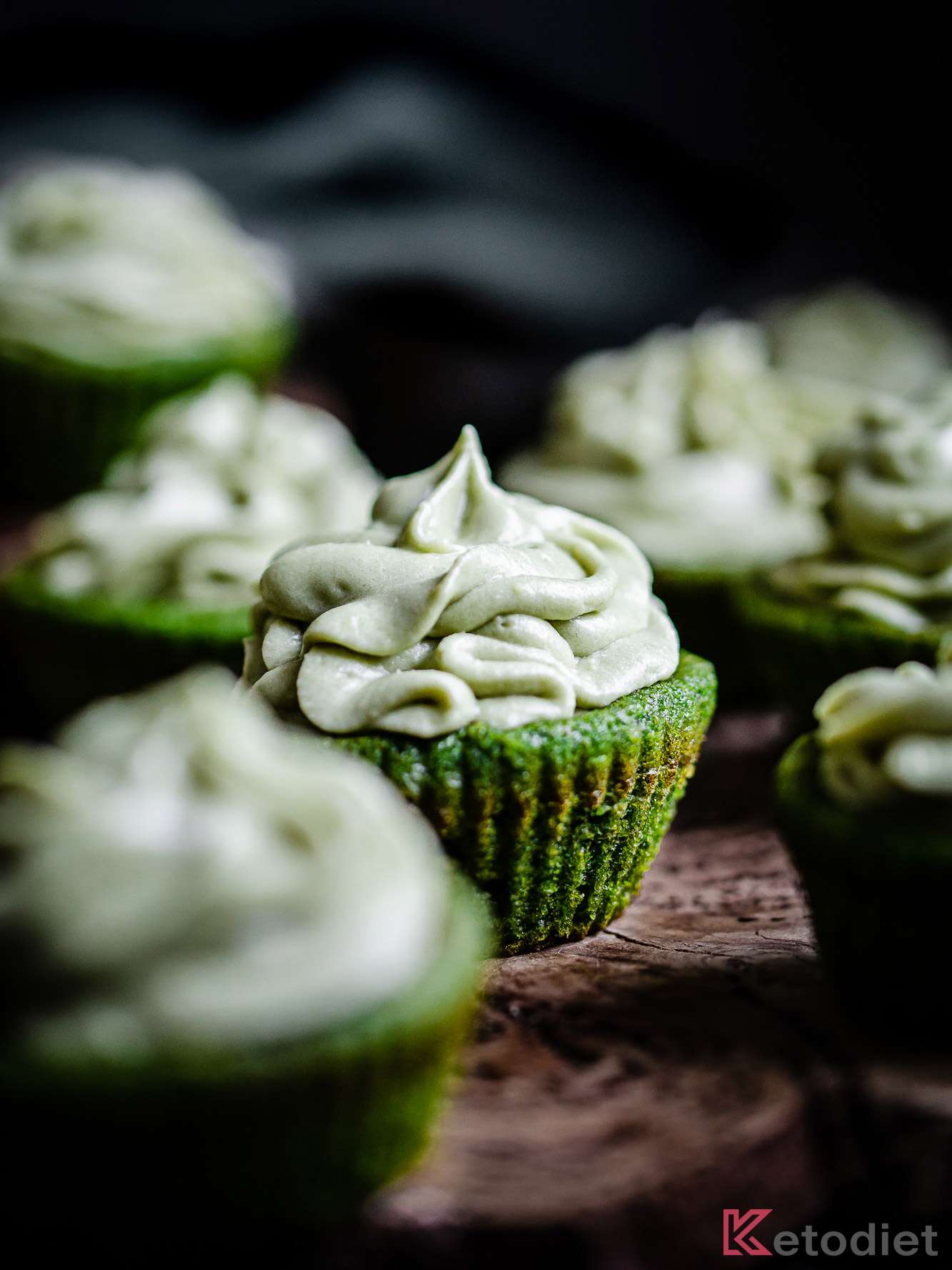 Low-Carb Green Cupcakes with Matcha Frosting | KetoDiet: Real Food ...