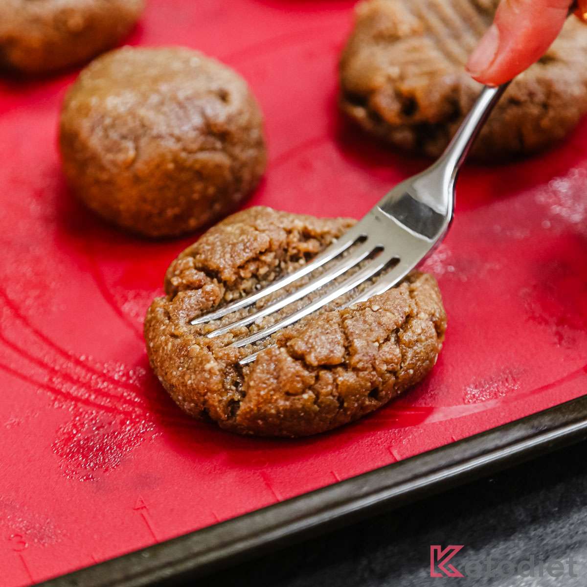 Green Surprise Keto Cookies (Nut-Free and Only 5 Ingredients ...